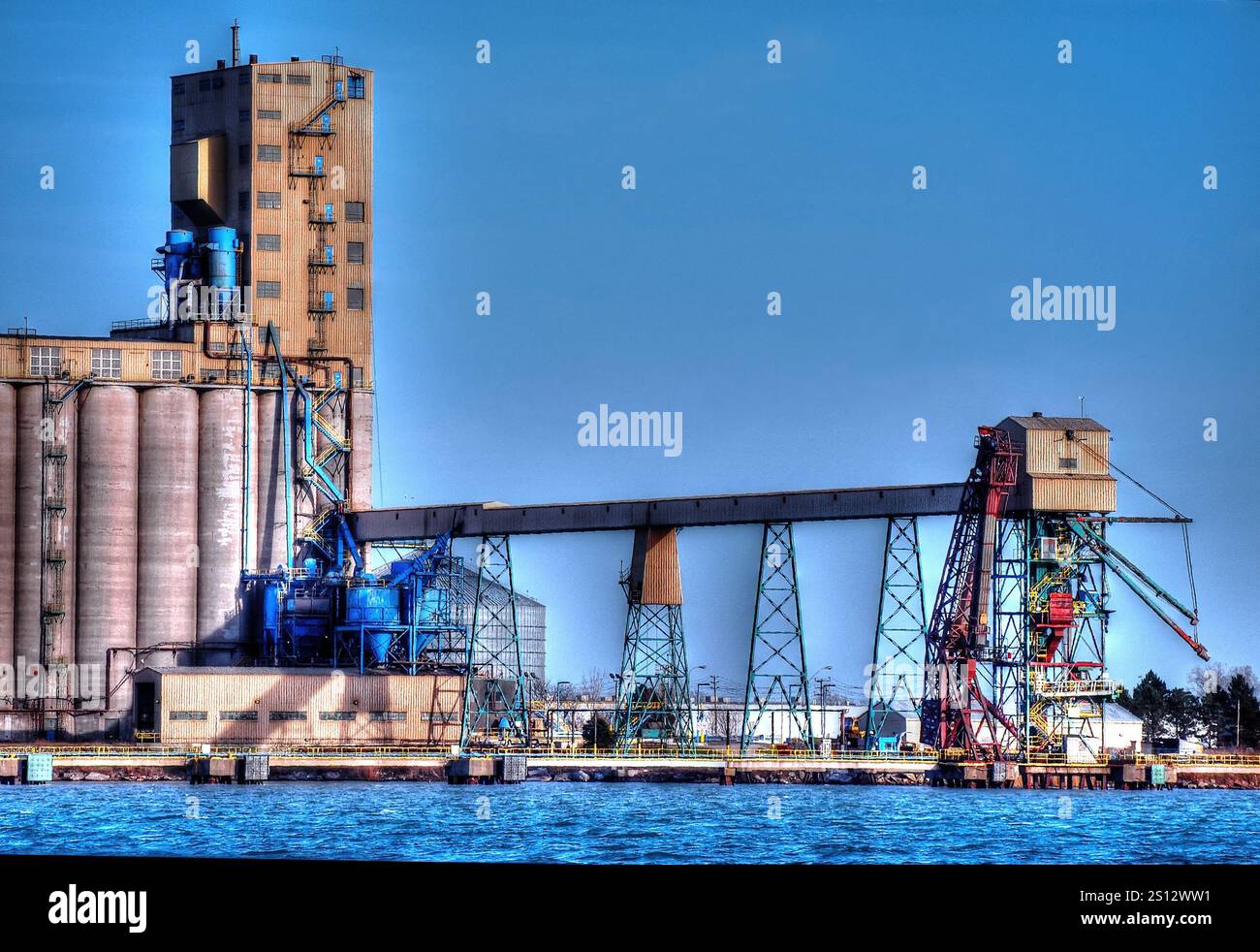 Grain silo loading towers with conveyor for loading ships on Detroit ...