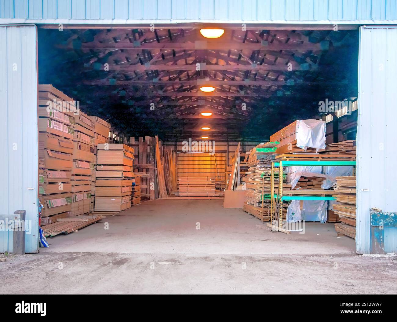 Driveway thru lumber warehouse building Stock Photo - Alamy