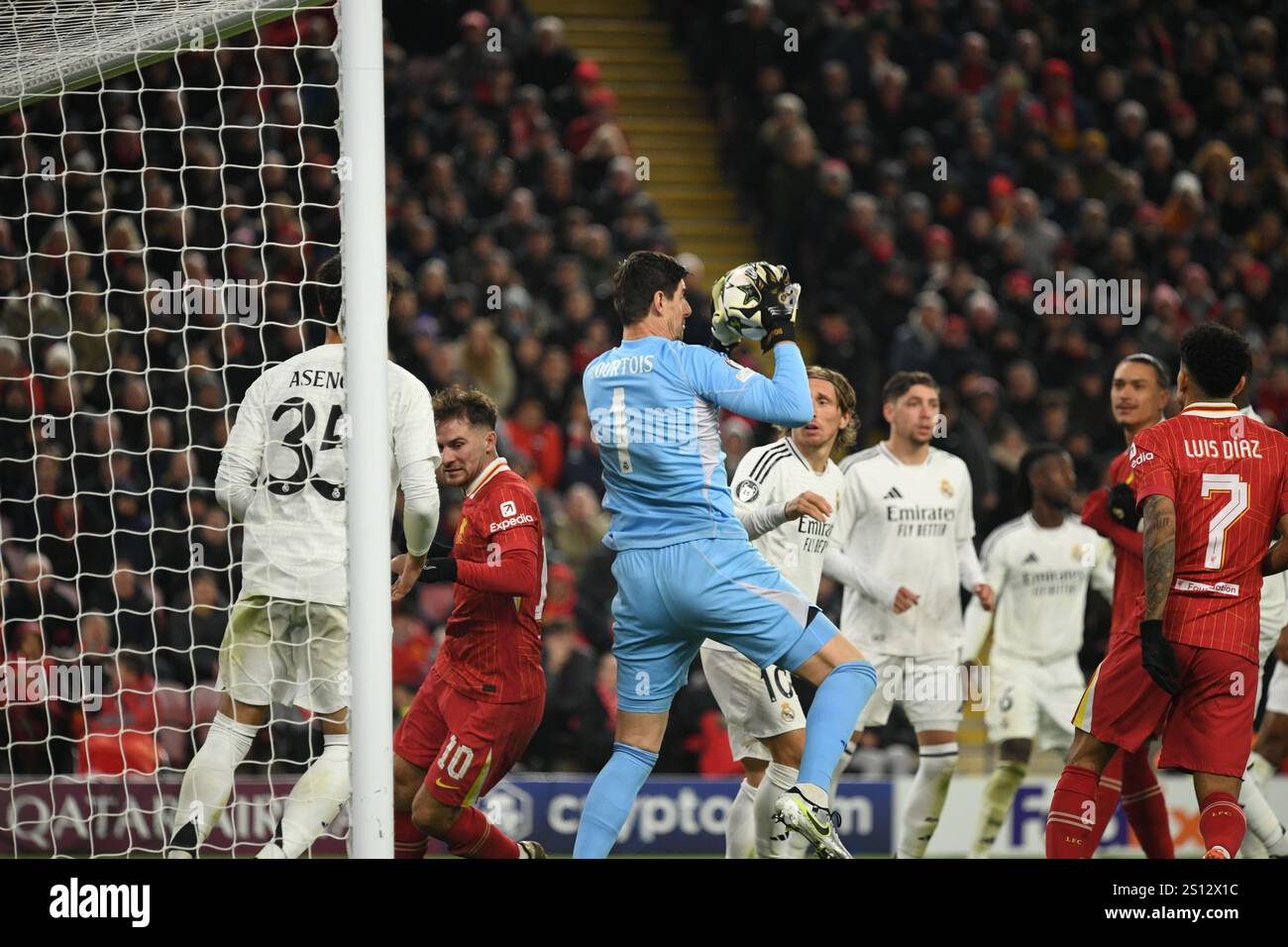 Thibaut Courtois, Raúl Asencio, Luka Modrić, Alexis Mac Allister in ...