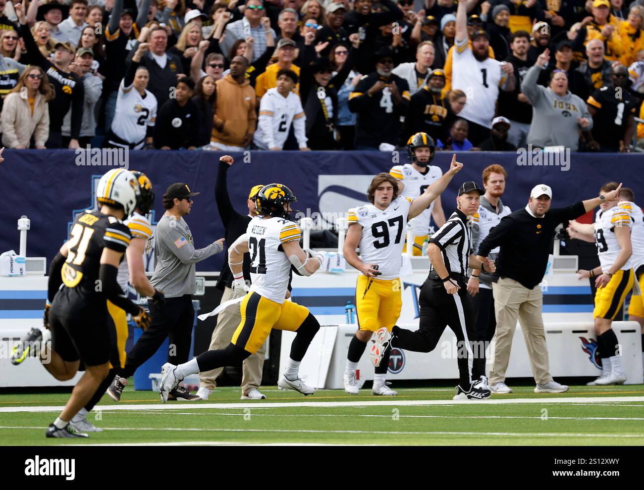 Nashville, TN, USA. 30th Dec, 2024. Iowa Hawkeyes WR #21 Kaden Wetjen ...