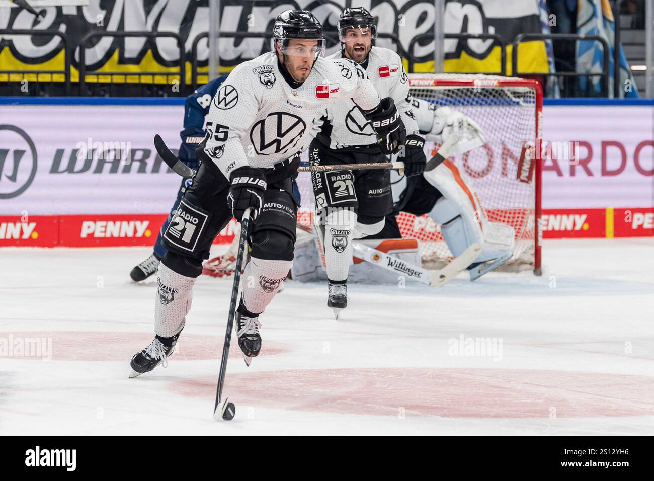 Muenchen, Deutschland. 30th Dec, 2024. Ryan Button (Grizzlys Wolfsburg ...