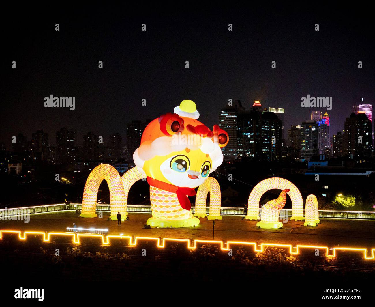 People view festive lanterns at East Zhonghua Gate Historical Culture ...