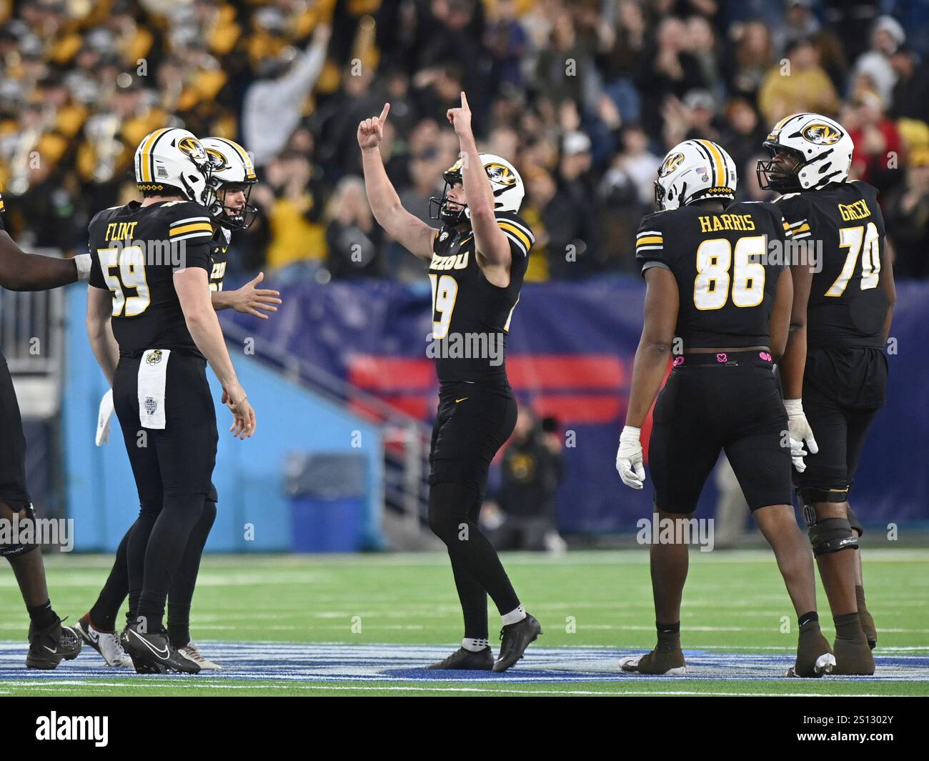 NASHVILLE, TN - DECEMBER 30: Missouri Tigers kicker Blake Craig (19 ...