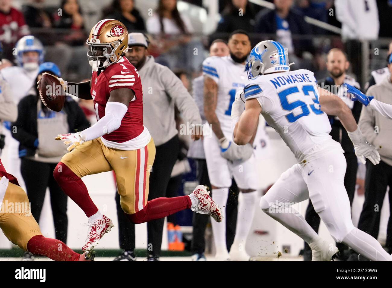 San Francisco 49ers wide receiver Deebo Samuel Sr. (1) runs past ...
