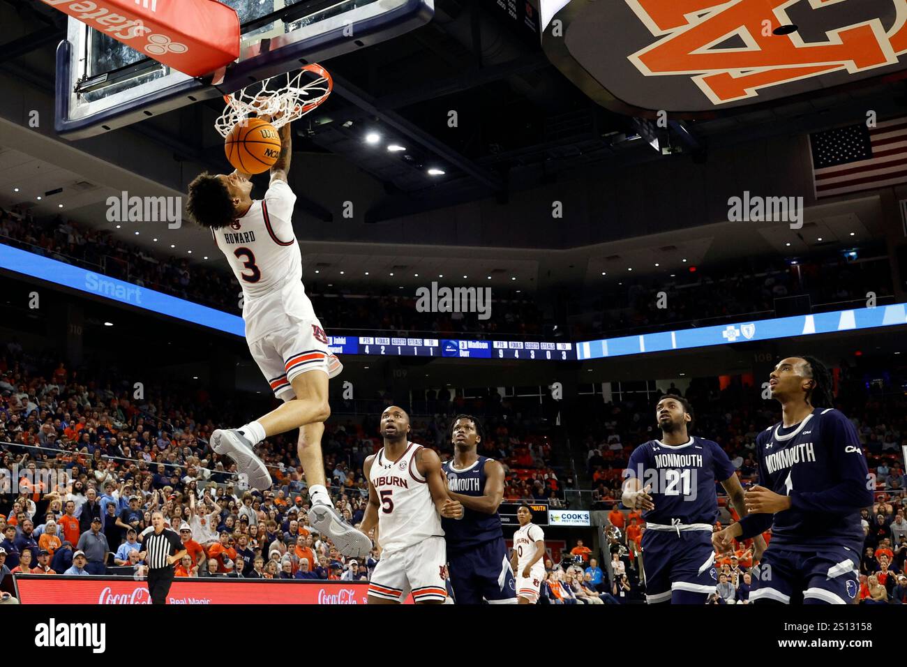 Auburn forward Jahki Howard (3) dunks the ball during the second half ...