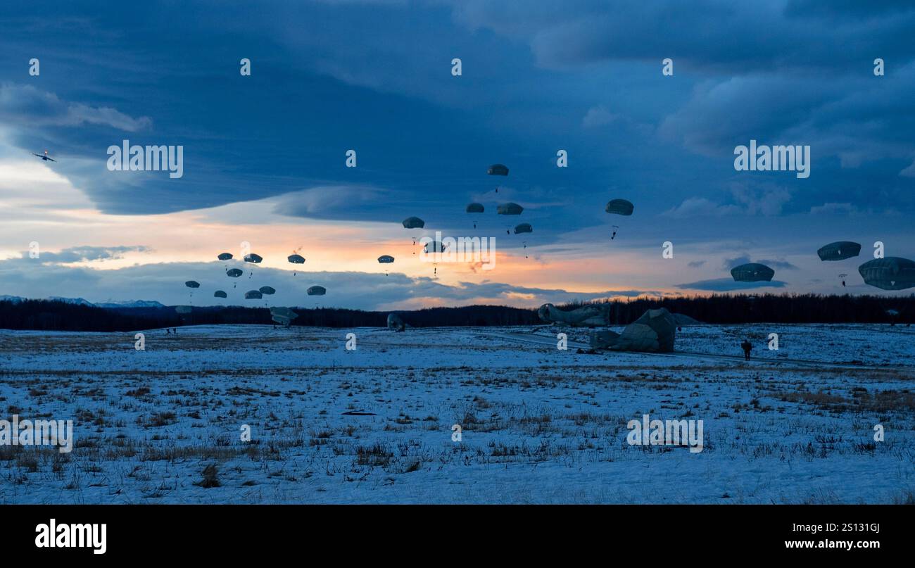 U.S. Army Soldiers of the 1st Battalion, 501st Parachute Infantry ...