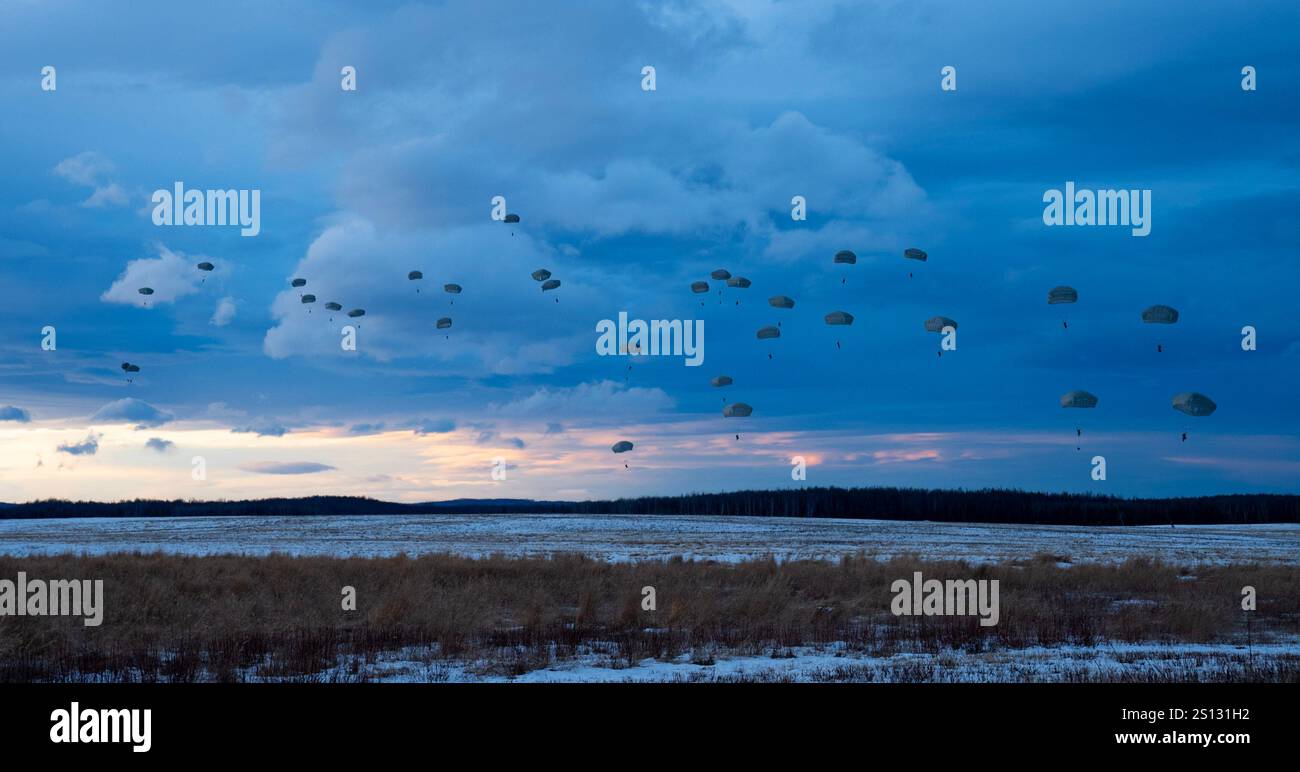 U.S. Army Soldiers of the 1st Battalion, 501st Parachute Infantry ...