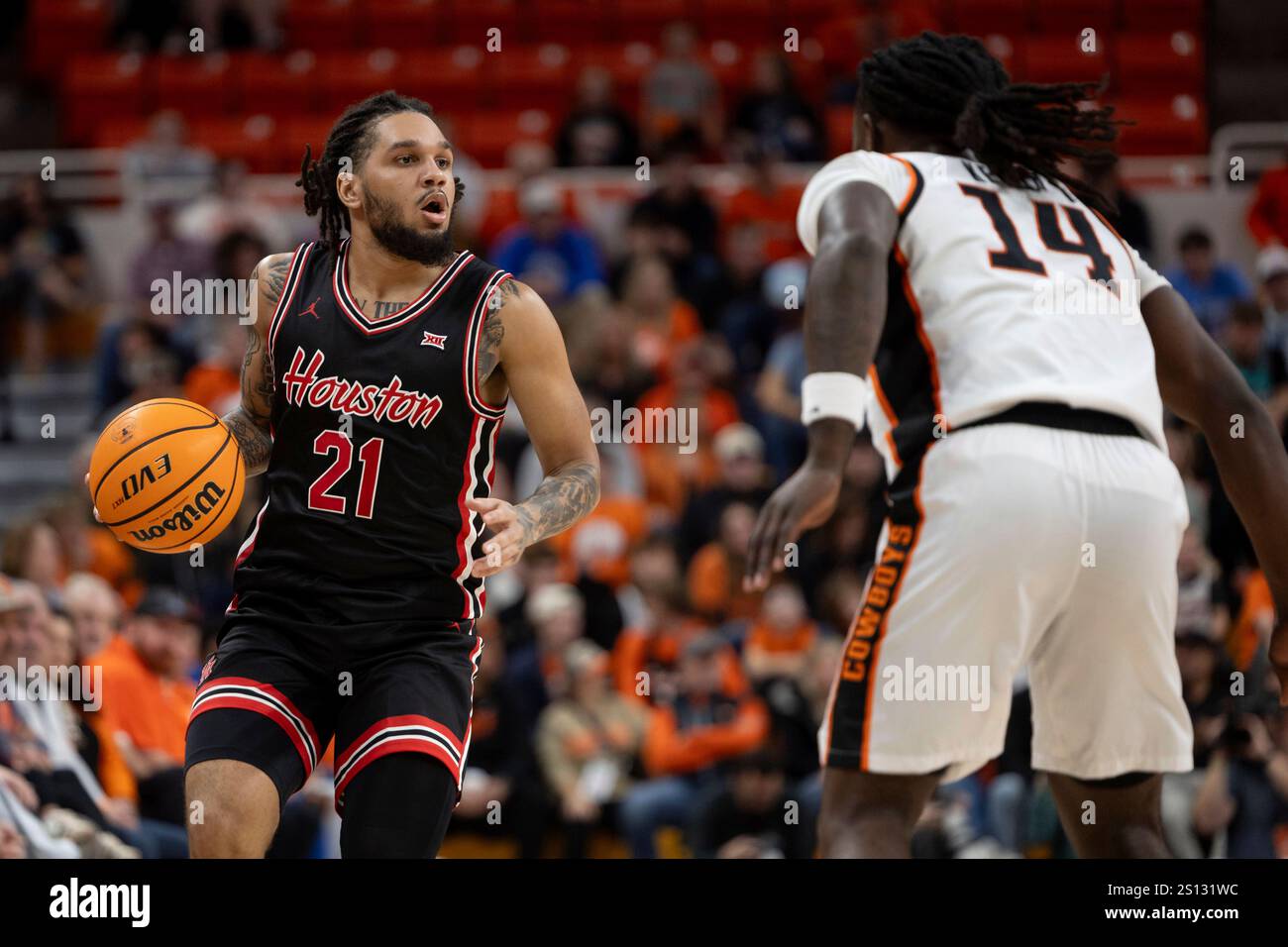 Houston guard Emanuel Sharp (21) brings the ball upcourt as Oklahoma ...