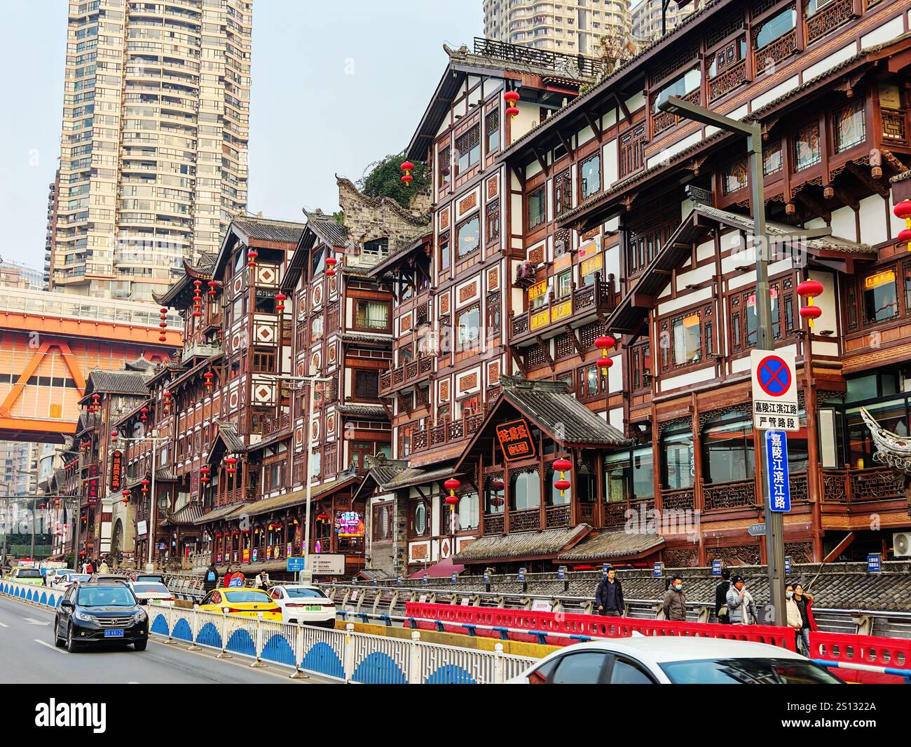 Chongqing, China. 31st Dec, 2024. CHONGQING, CHINA - DECEMBER 28, 2024 - Hongya Cave (Hong Ya ...