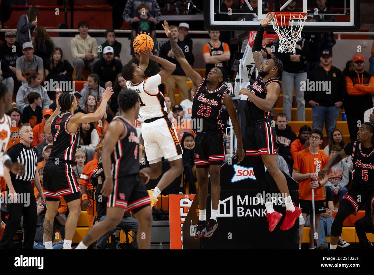 Oklahoma State guard Bryce Thompson shoots over Houston guard Terrance ...