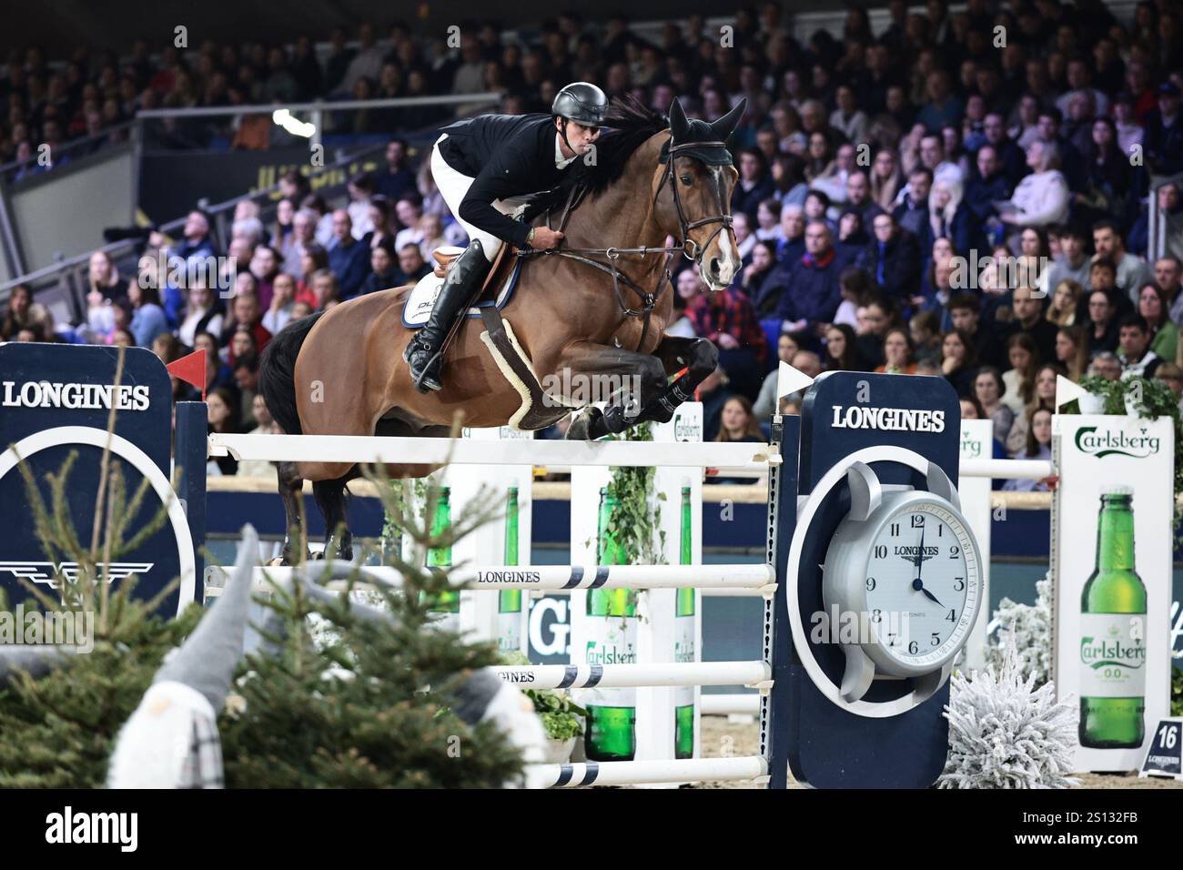 Mechelen, Belgium. 30th Dec, 2024. David Simpson of Ireland with Pjotr van de Kruishoeve during ...
