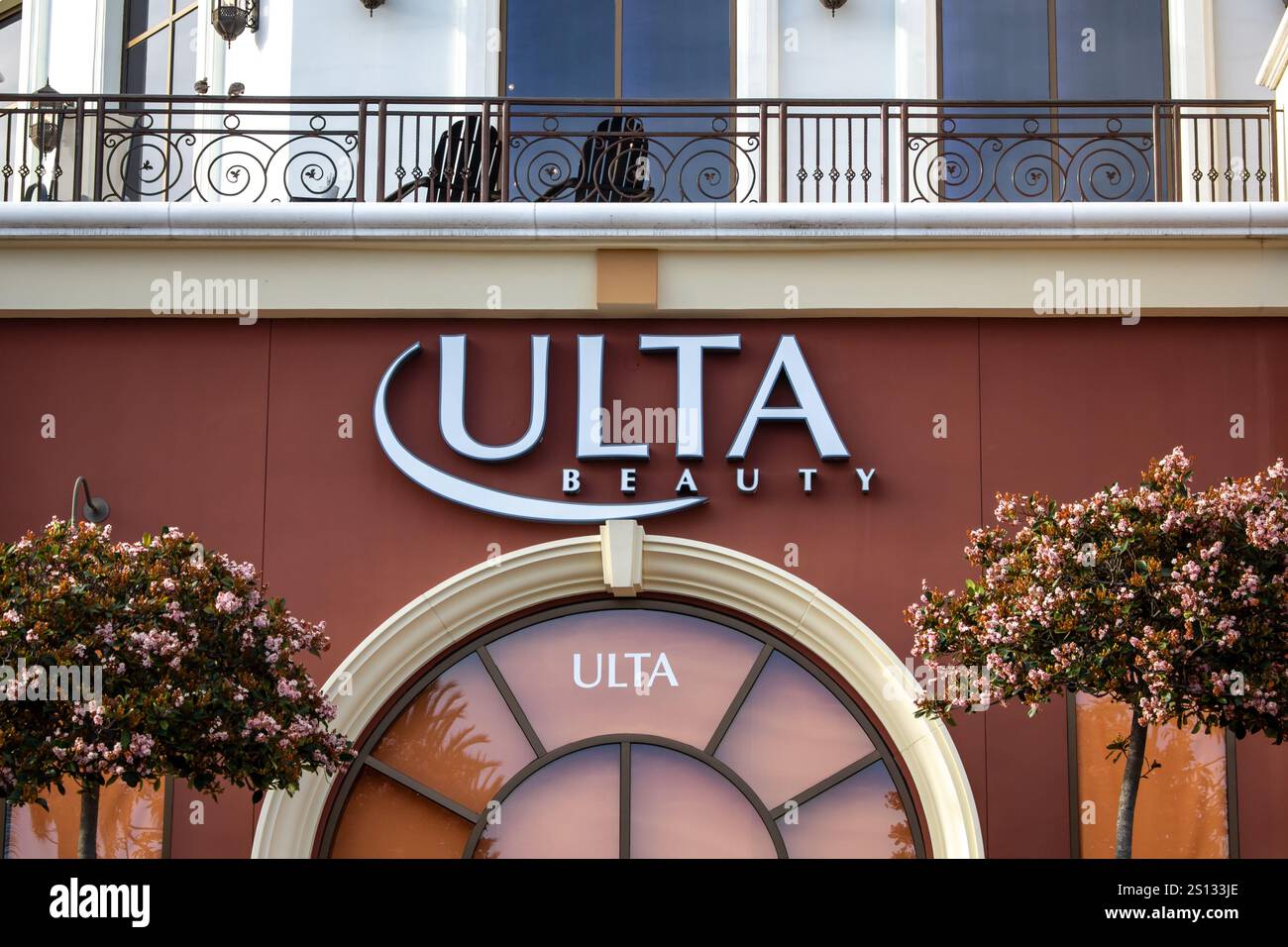 Los Angeles, California, United States: 04-07-2019: A store front sign ...