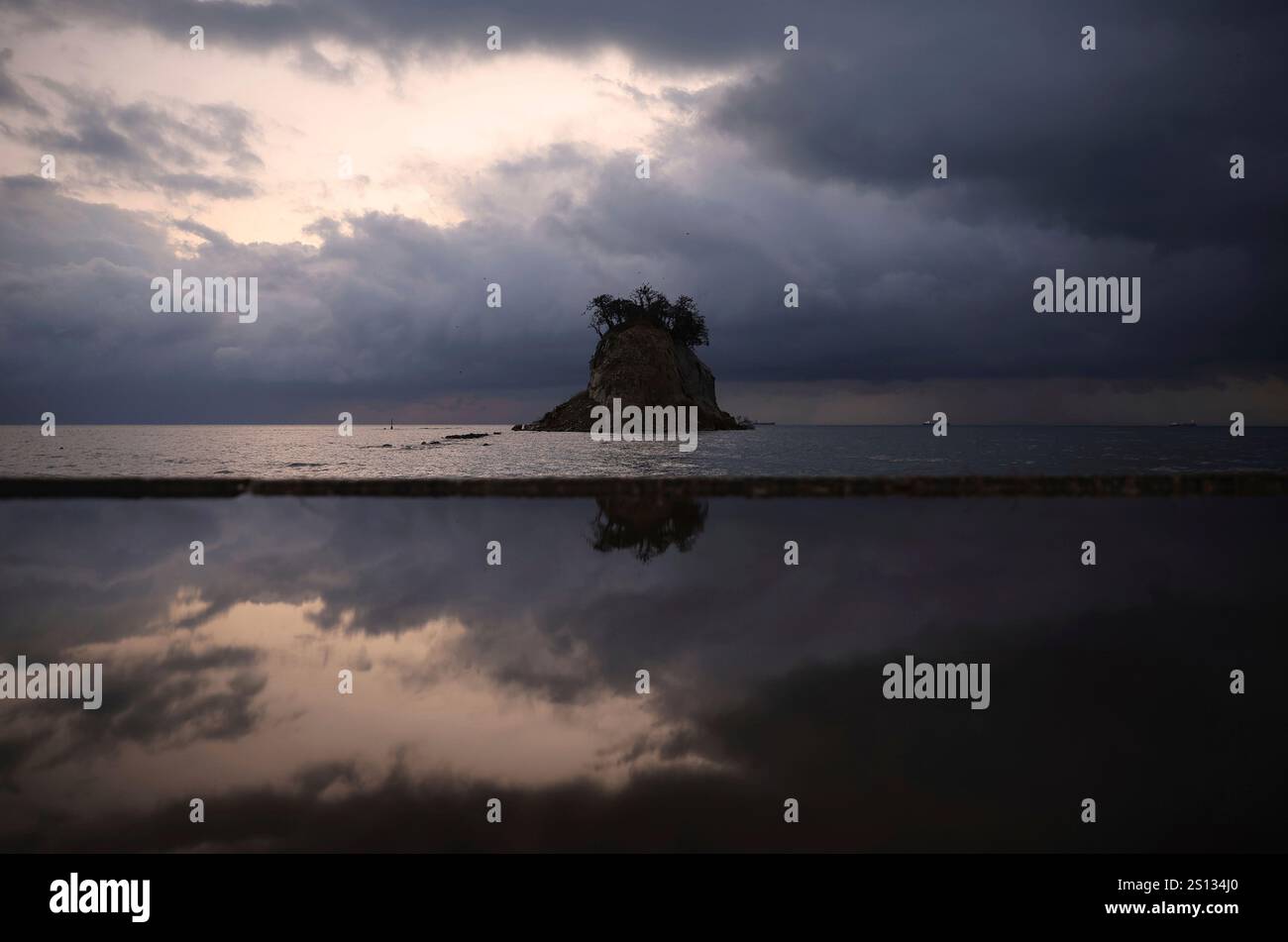 A slight morning glow prevails over Mitsukejima Island in Suzu City ...