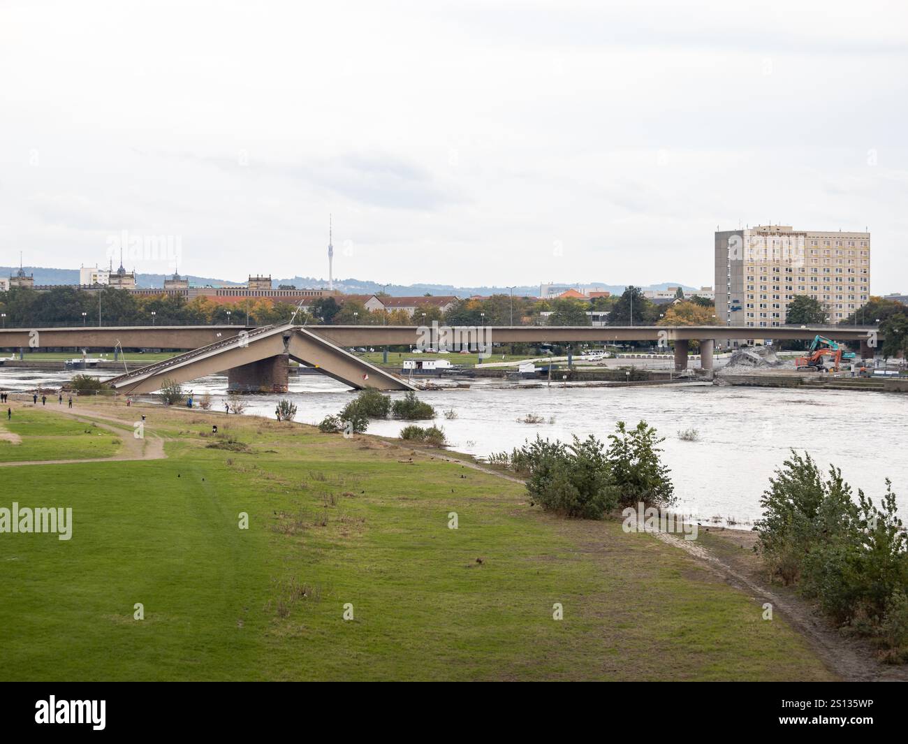 Dresden Carola bridge (Carolabrücke) collapsed and lying in the Elbe ...