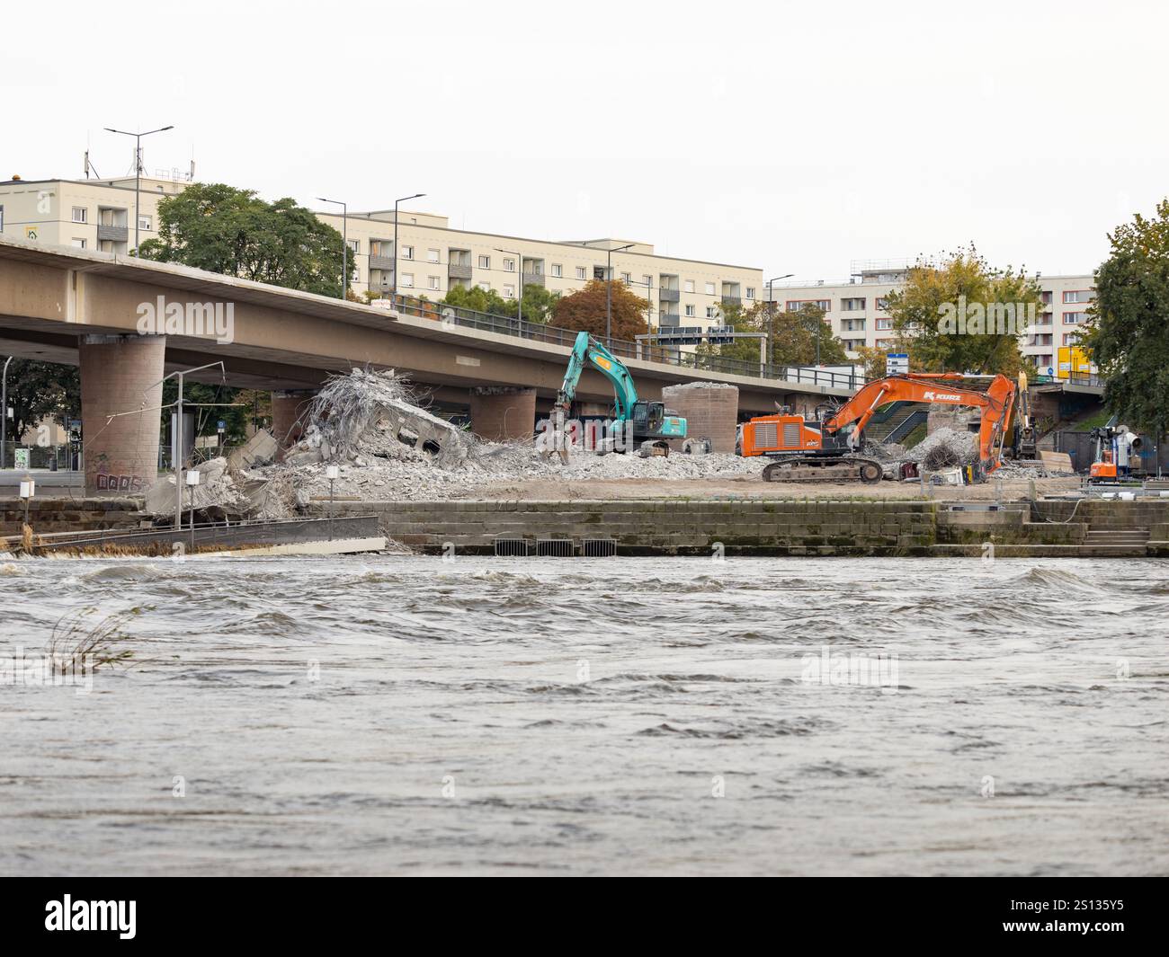 Demolition work at the collapsed Carola bridge (Carolabrücke) in ...