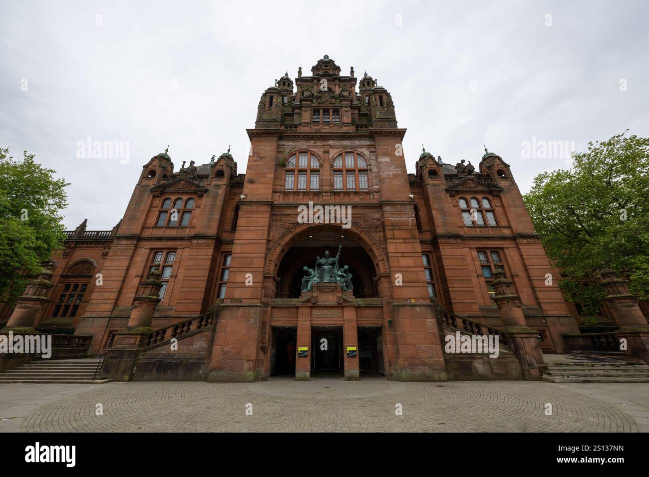 Kelvingrove Museum and Art Gallery in Kelvingrove Park Glasgow ...