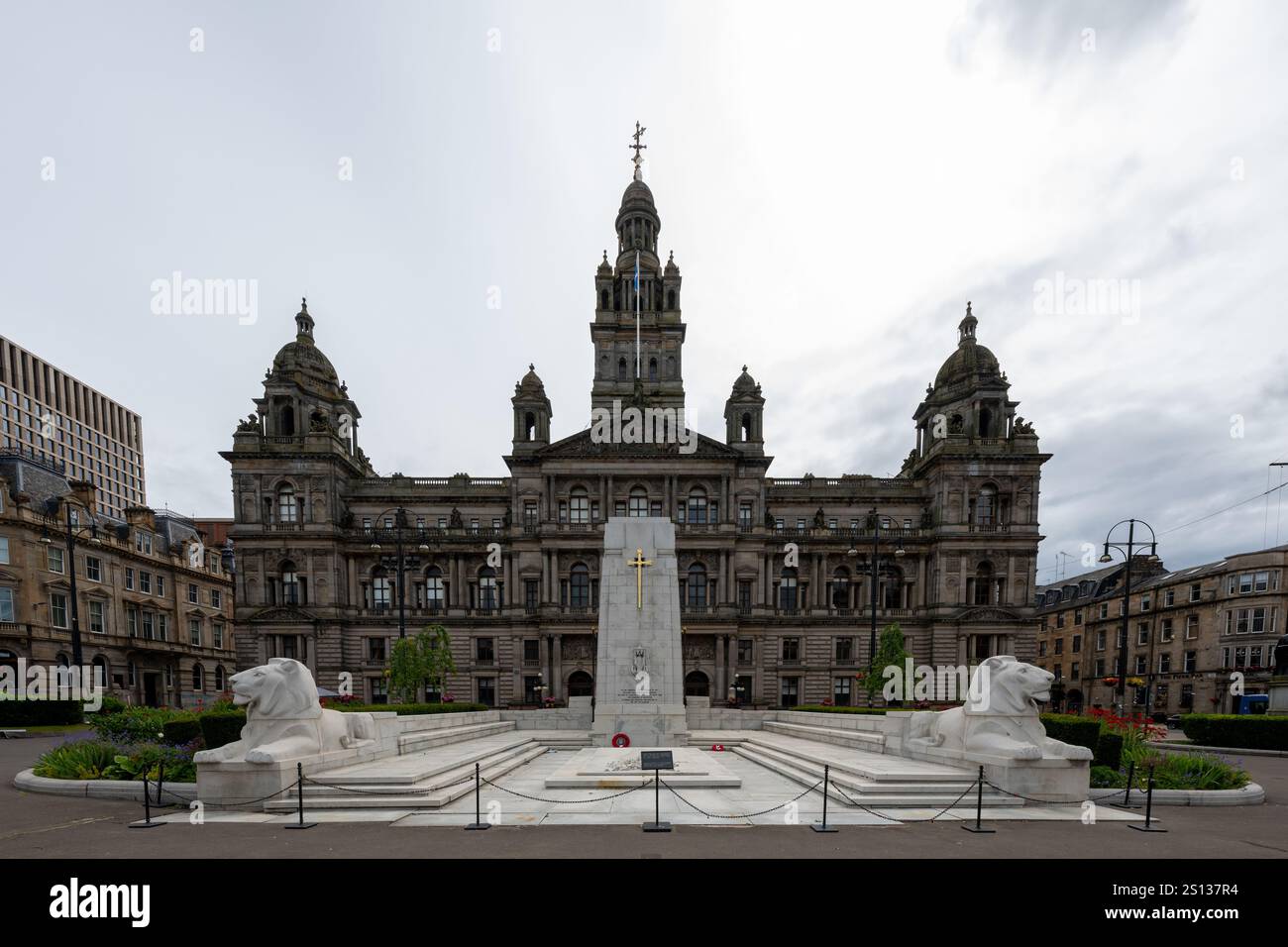 George Square Cenotaph monument to the victims of first World War in ...