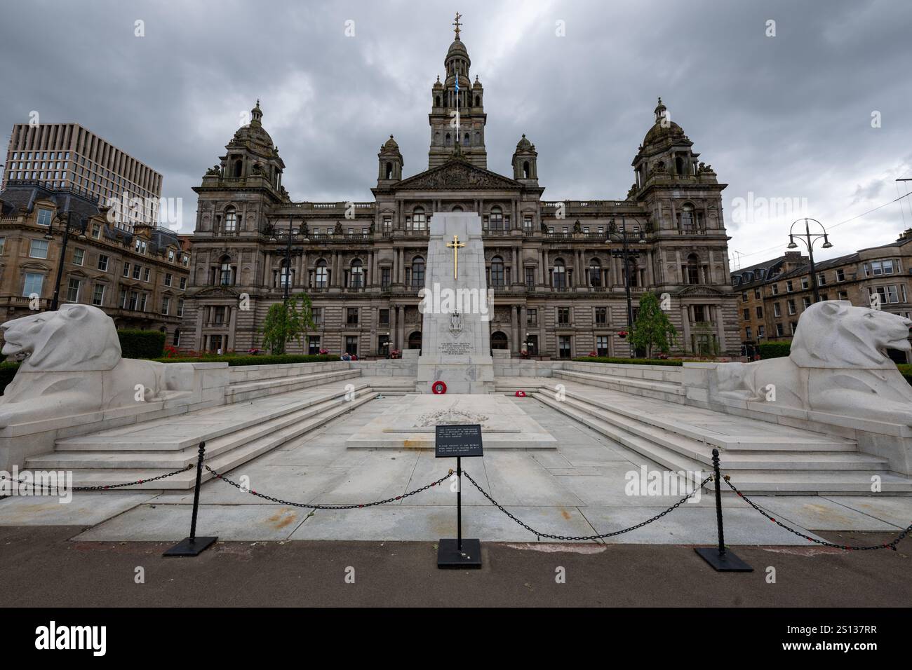 George Square Cenotaph monument to the victims of first World War in ...