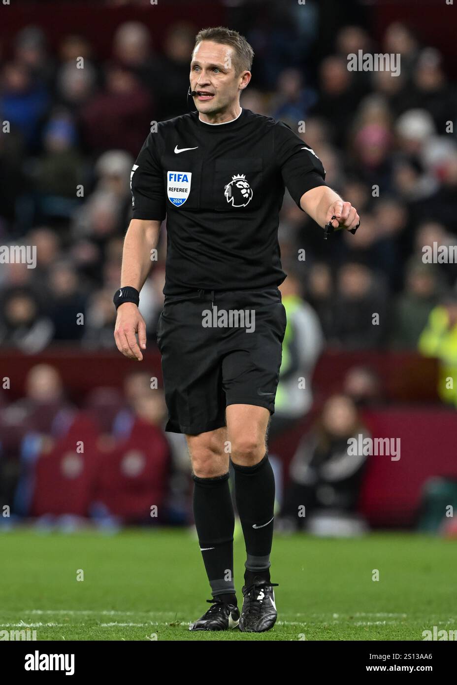 Referee craig pawson 2024 hi-res stock photography and images - Alamy