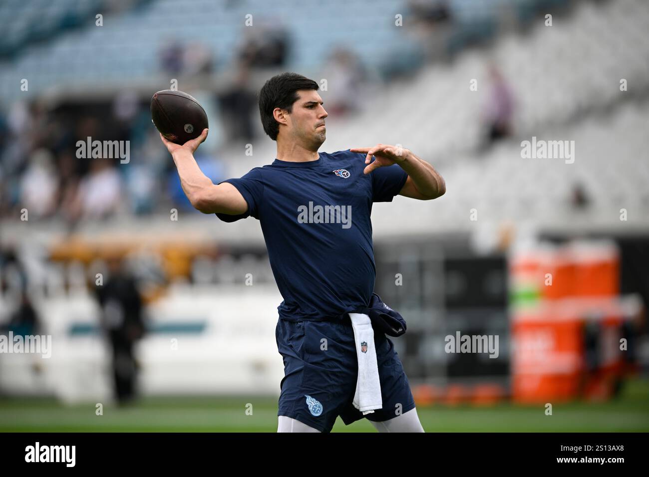 Tennessee Titans quarterback Mason Rudolph warms up before an NFL ...