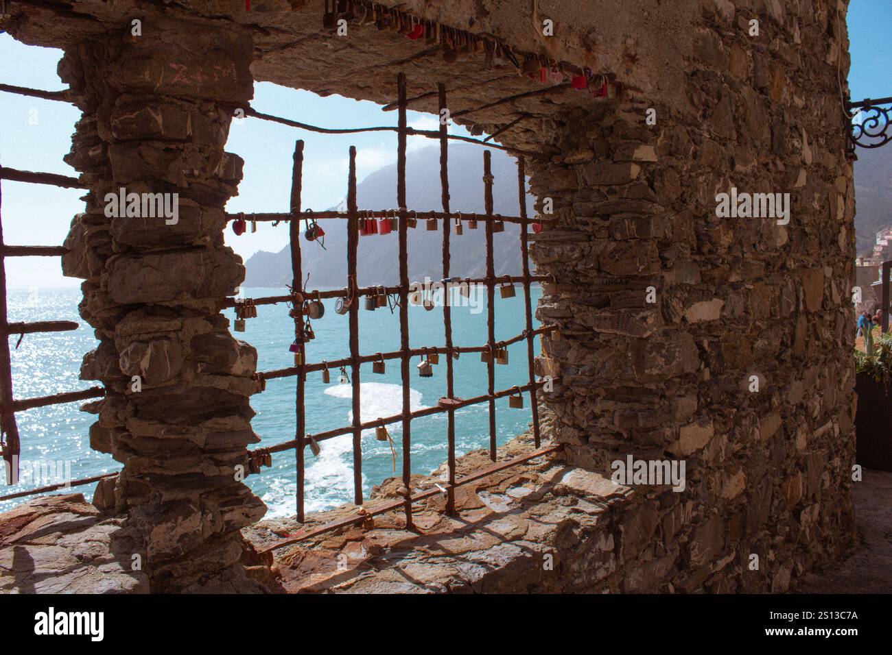 cinque terre italy rocky shore Stock Photo - Alamy