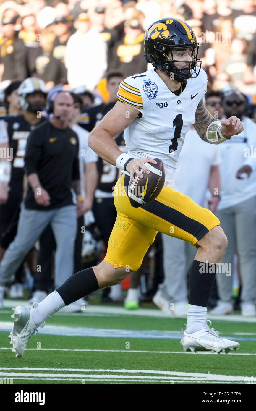 Iowa quarterback Brendan Sullivan (1) plays during the first half of ...
