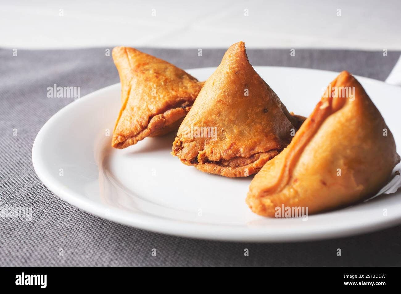 Raw samosas hi-res stock photography and images - Alamy
