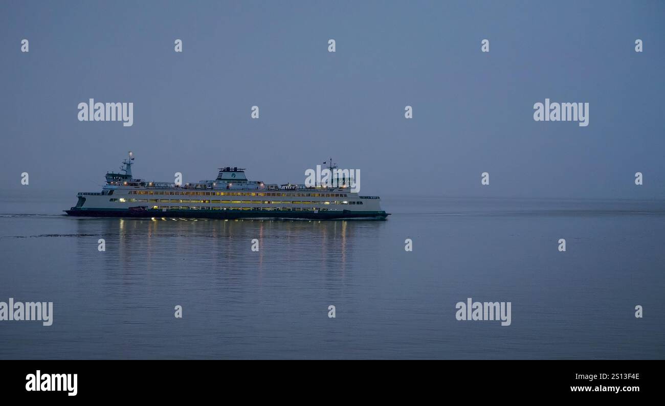 Skyline cuts across blue sky hi-res stock photography and images - Alamy