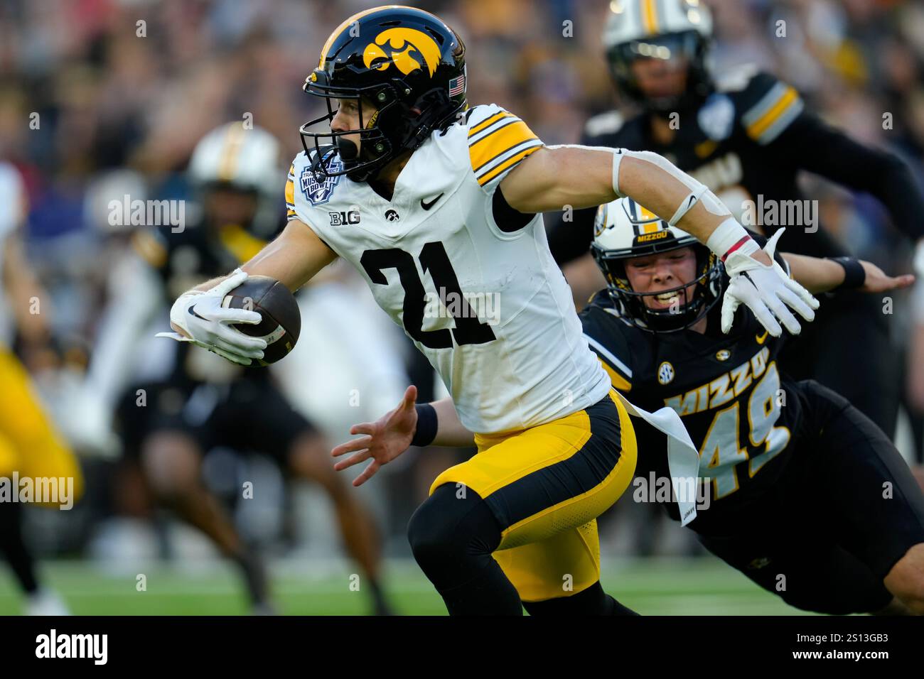 Long snapper Brett LeBlanc (Missouri Tigers, #49) reaches out to ...
