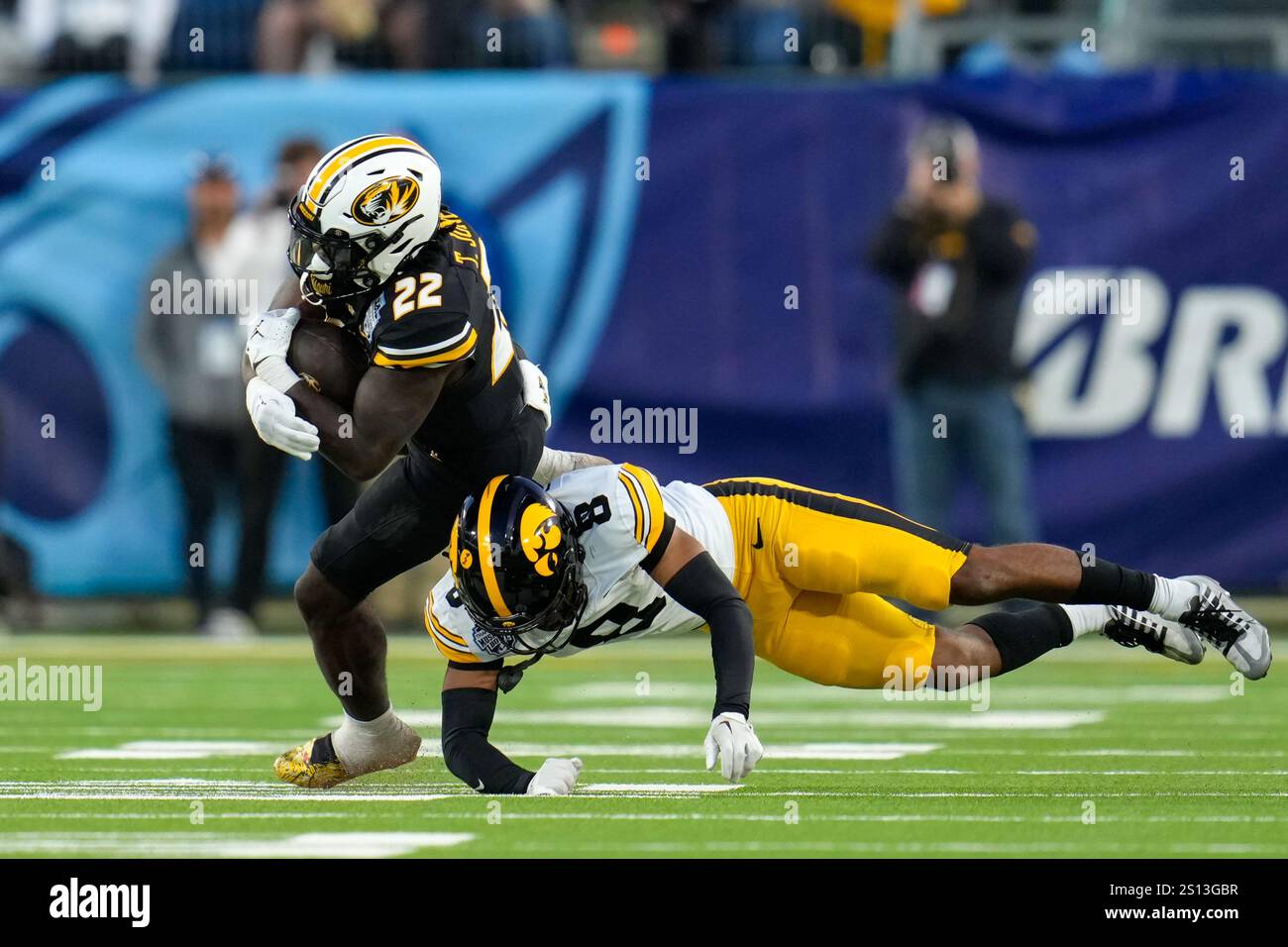 Defensive back Deshaun Lee (Iowa Hawkeyes, #08) dives to tackle running ...