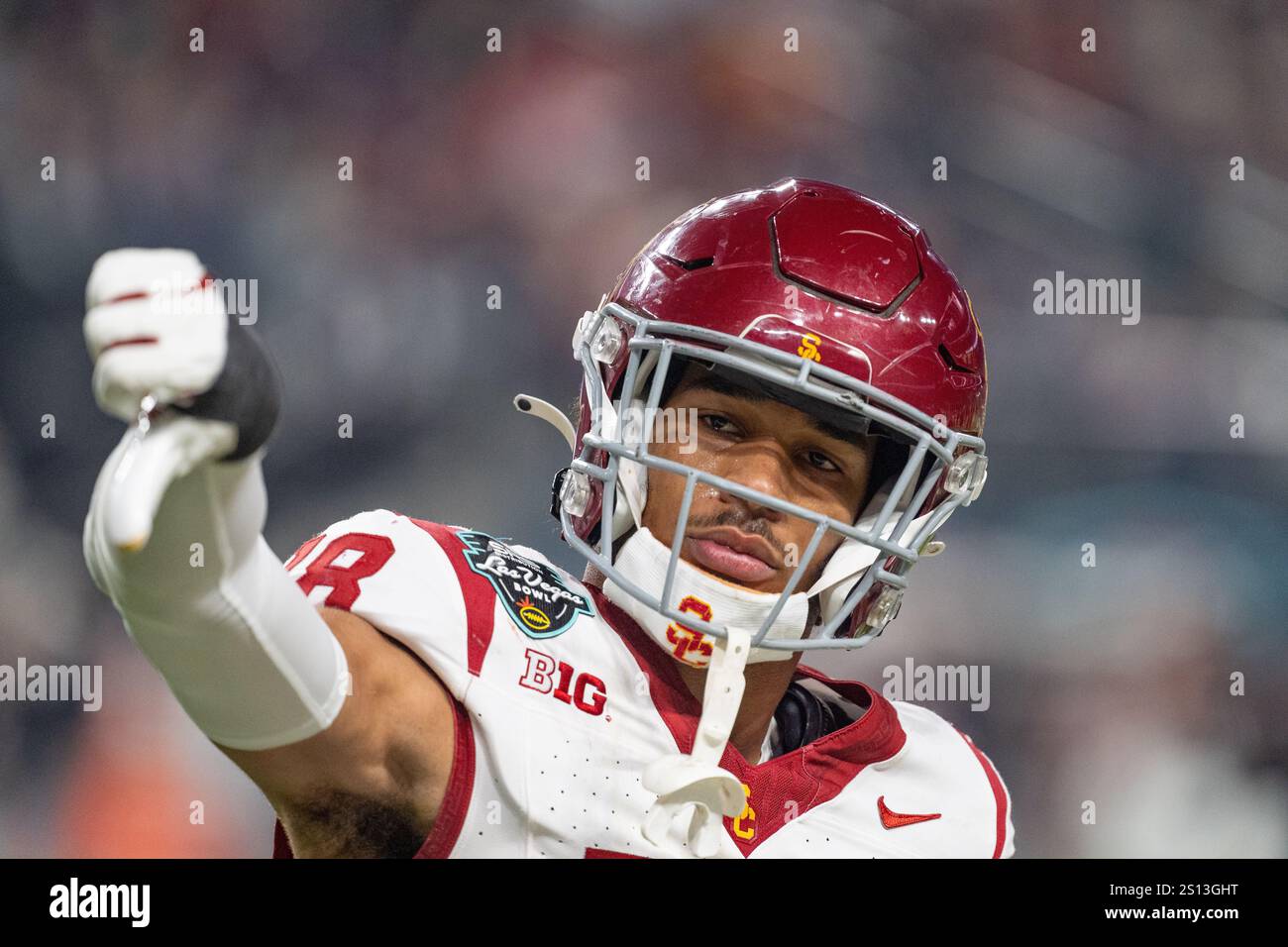 USC Trojans linebacker Eric Gentry (18) celebrates during a college ...