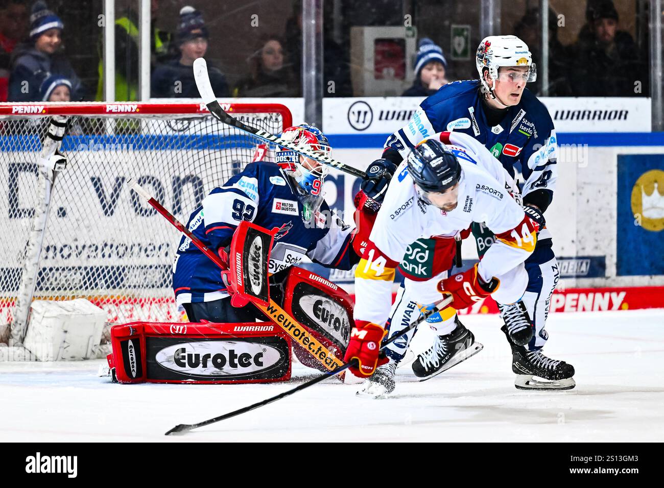 Justin Richards (Duesseldorfer EG, #14) Jake Virtanen (Iserlohn ...