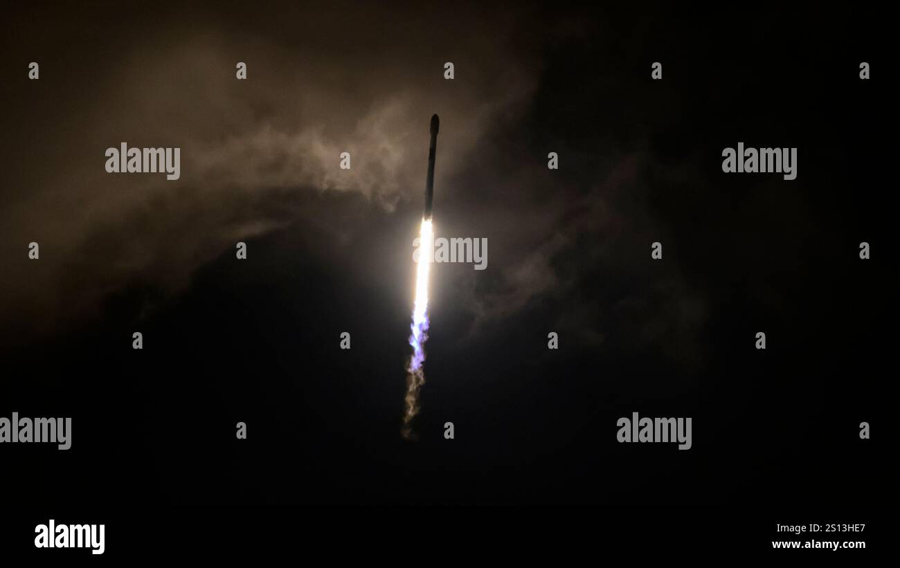 Merritt Island, Florida, USA. 31st Dec, 2024. A SpaceX Falcon 9 rocket ...