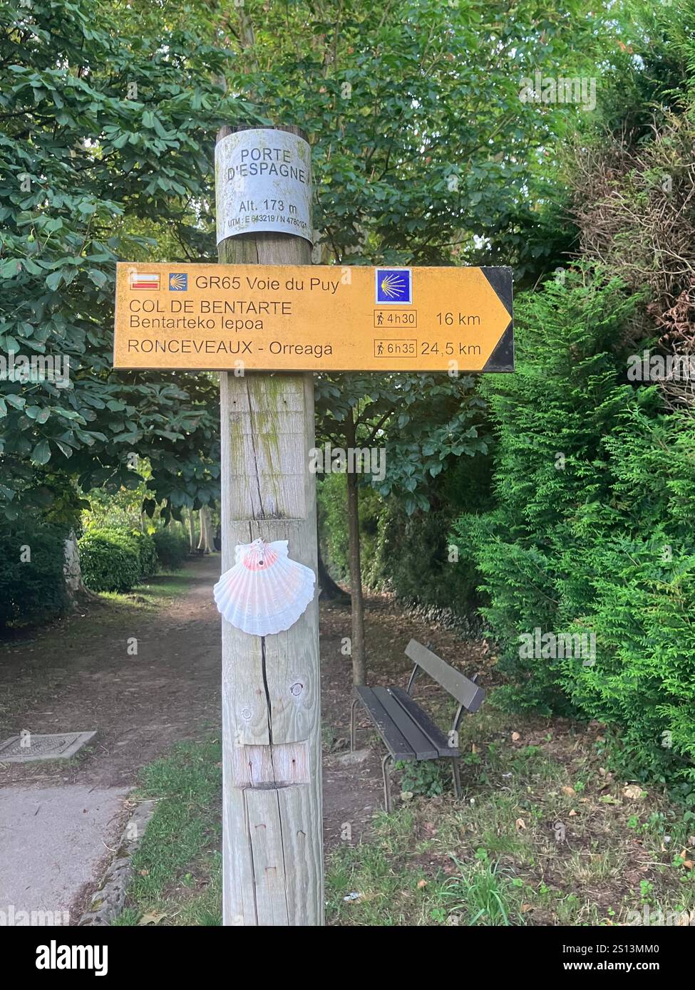 Crossing the Pyrenees, GR65 Sign and Scallop Shell Stock Photo - Alamy