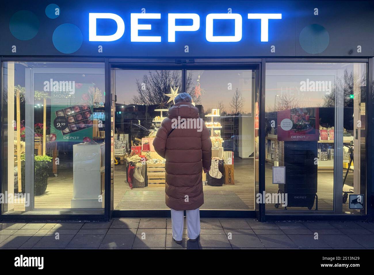 300 Filialen betroffen: Deko Einrichtungskette Depot ist insolvent. Kundin steht vor einer ...