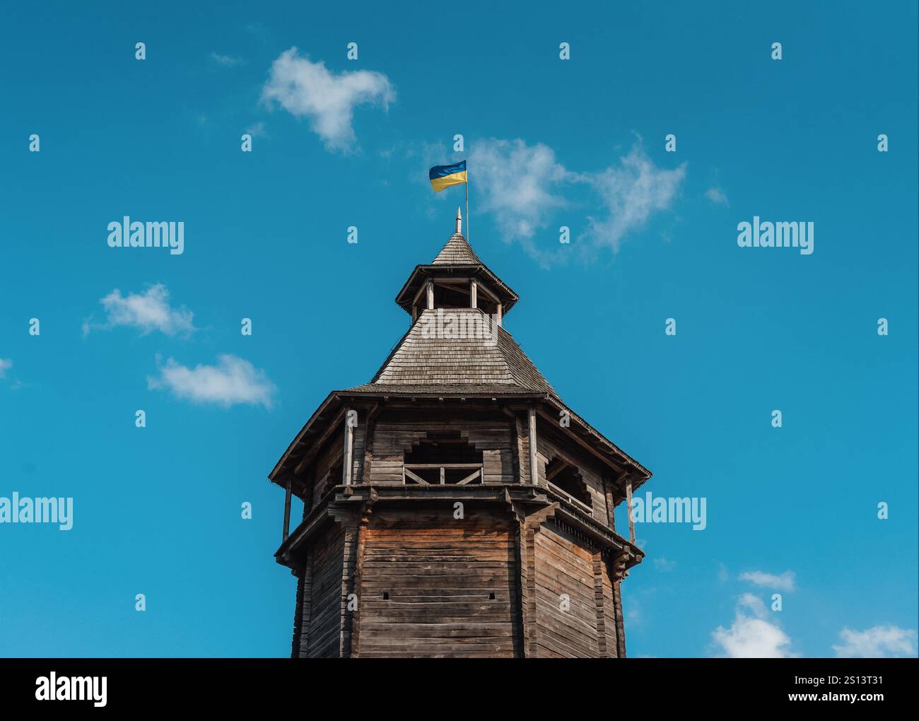 Wooden tower of Baturyn Fortress Citadel with Ukrainian flag flying ...