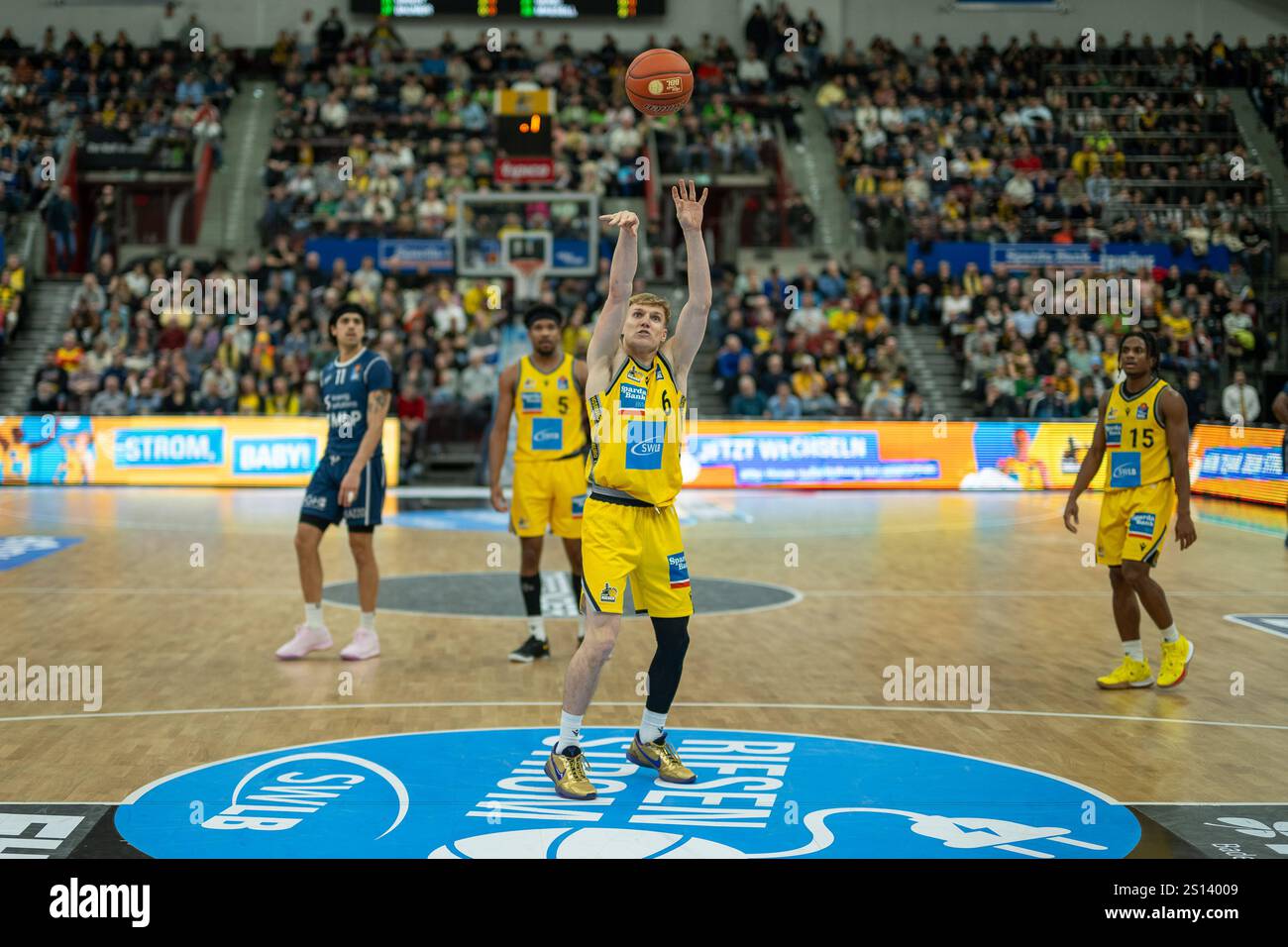 Johannes Patrick (MHP Riesen Ludwigsburg, #06), GER, MHP Riesen ...