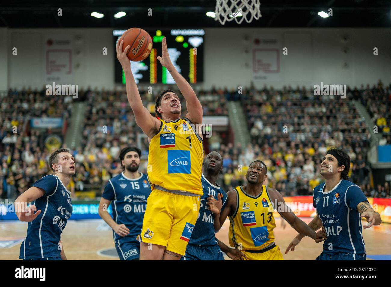 Ryan Mikesell (MLP Academics Heidelberg, #33), Joel Scott (MHP Riesen ...