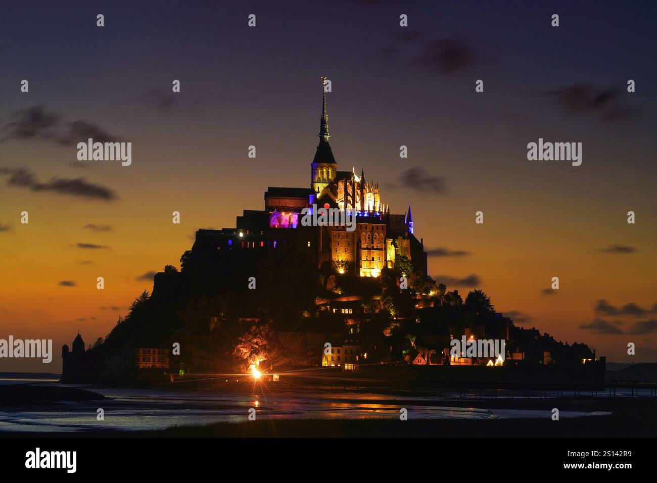 Mont saint michel frankreich hi-res stock photography and images - Alamy