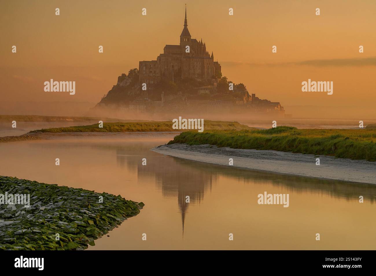 Le Mont-Saint-Michel at sunrise, France, Normandy Stock Photo - Alamy
