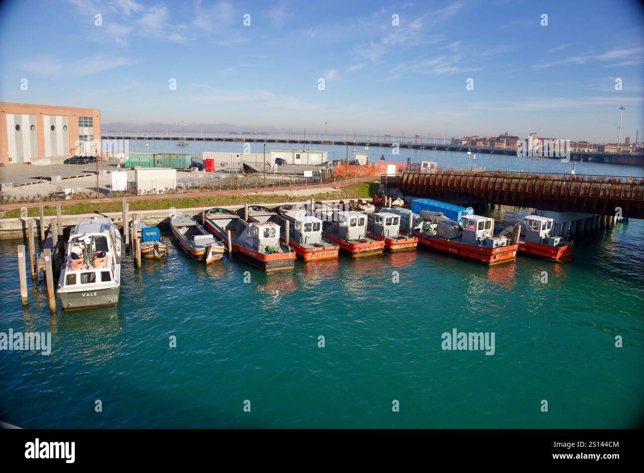 Taiwan small boats hi-res stock photography and images - Alamy