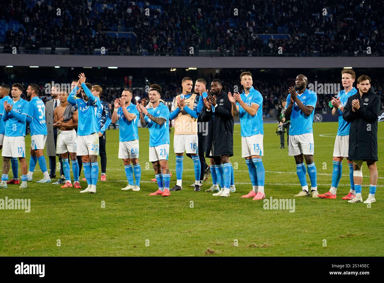 Naples, Italy. 29 Dec, 2024. Players of SSC Napoli celebrate at the end ...