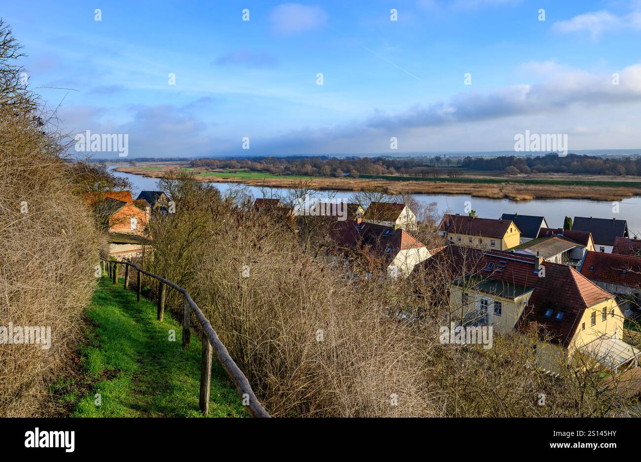 Lebus, Germany. 31st Dec, 2024. View from the Turmberg over the small ...