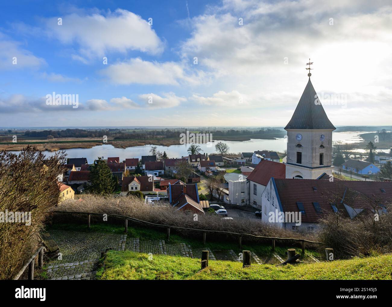 Lebus, Germany. 31st Dec, 2024. View from the Turmberg over the small ...