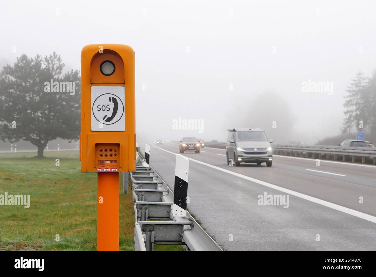 27.12.2024, Deutschland. SOS Notrufsäule an der Autobahn. *** 27 12 ...