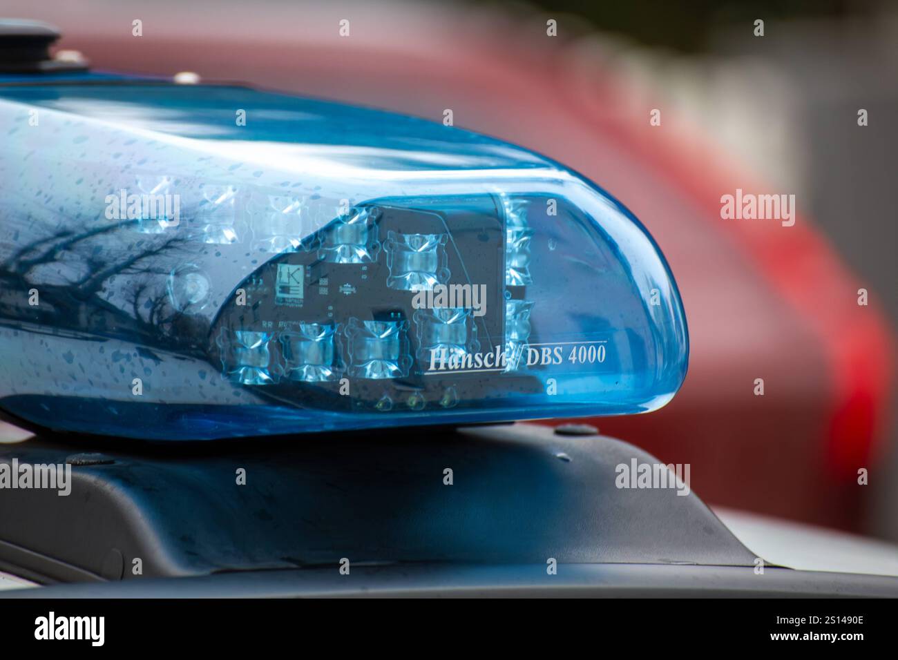 Symbolbild Polizeieinsatz: Nahaufnahme von einem Blaulicht an einem ...