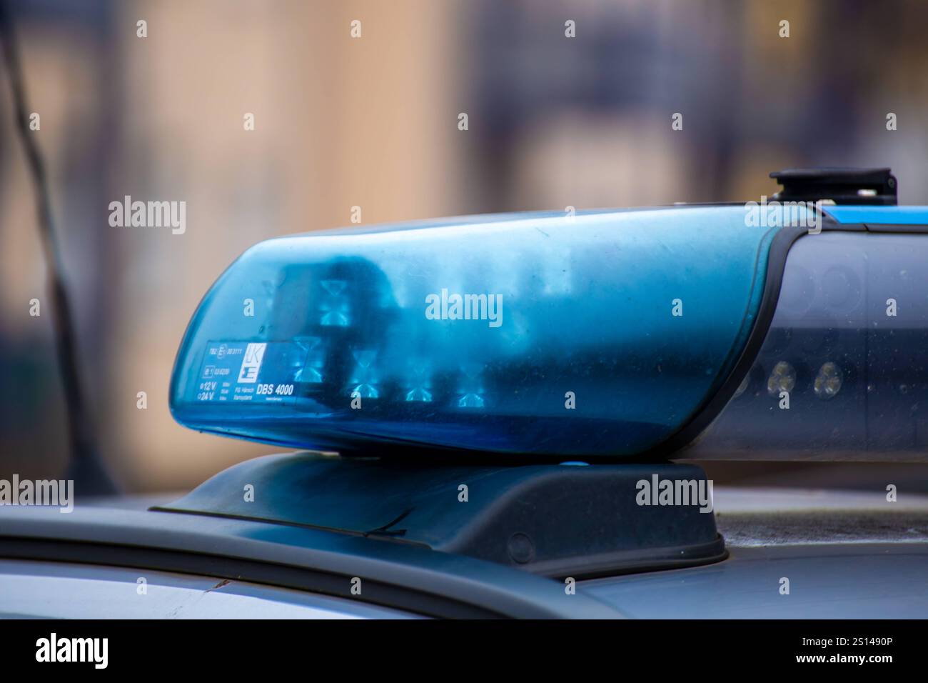 Symbolbild Polizeieinsatz: Nahaufnahme von einem Blaulicht an einem ...