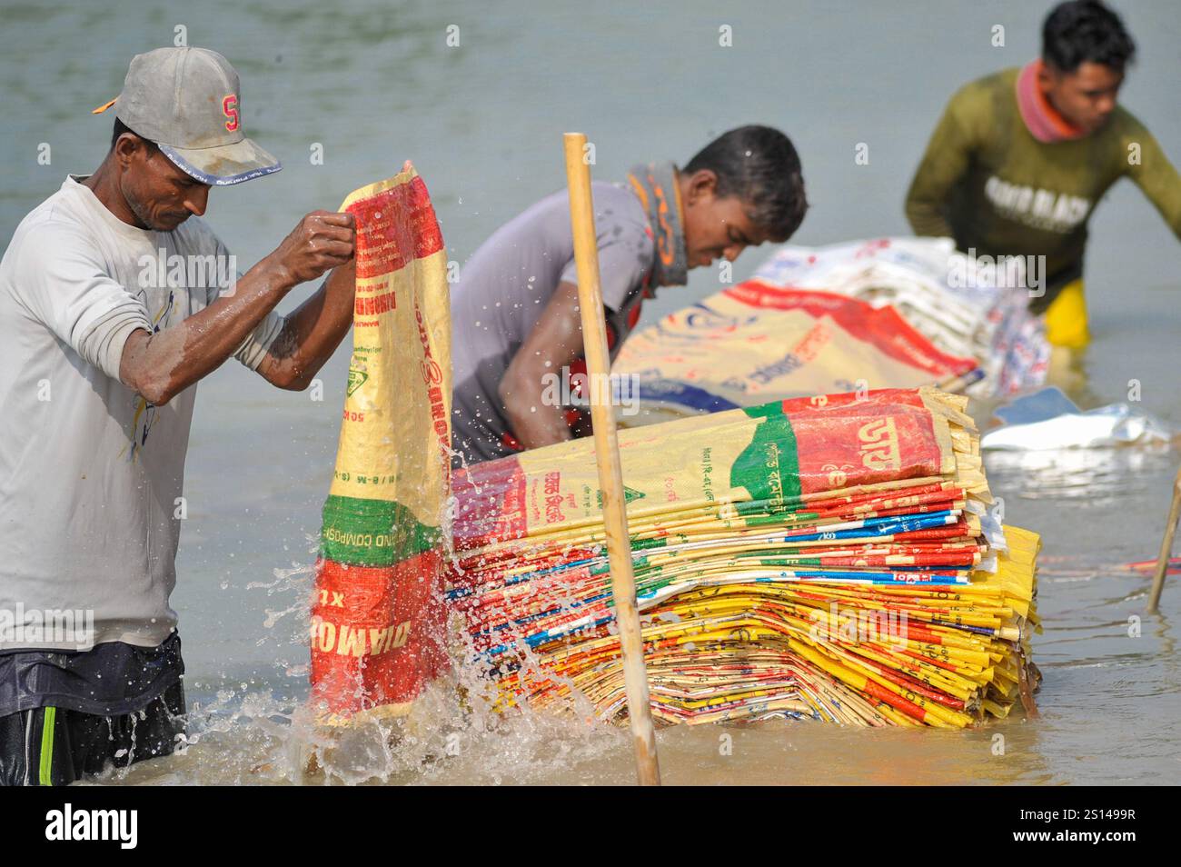 Workers are risking their lives to wash cement bags in the water of ...