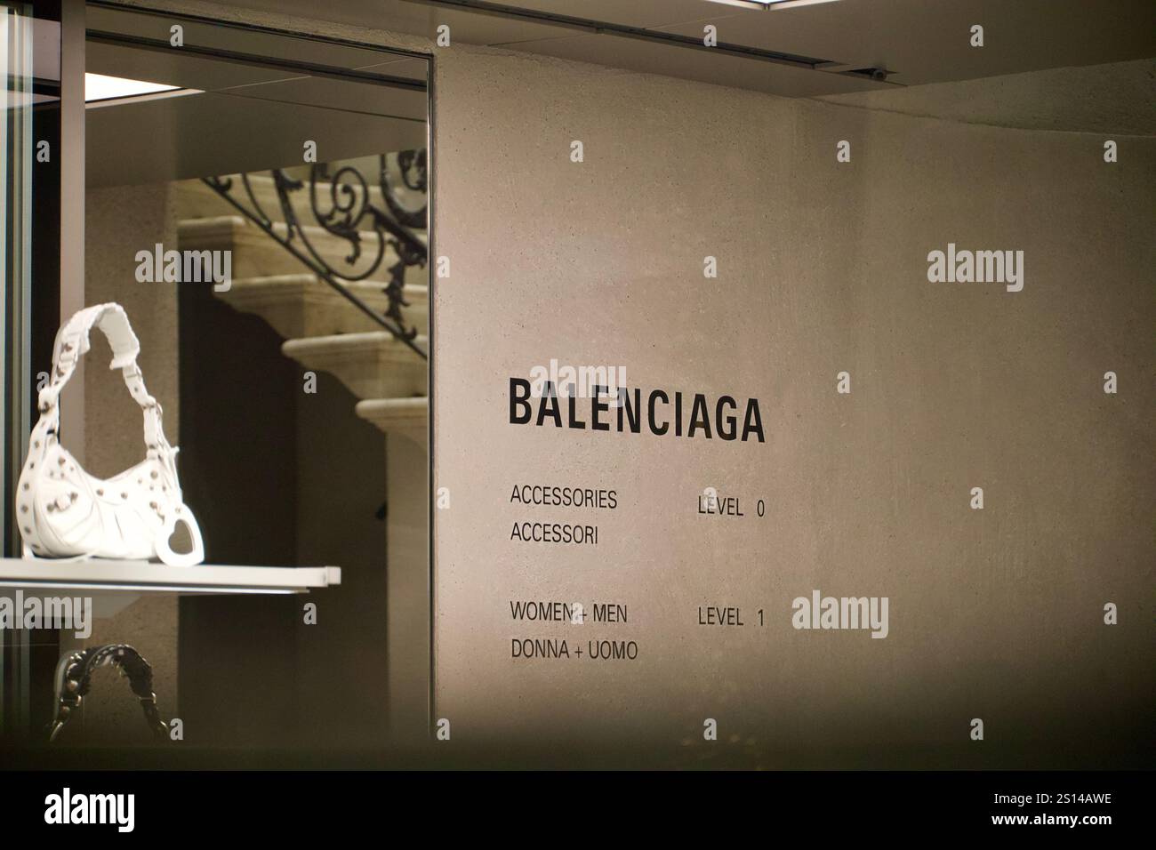 Balenciaga logo hi-res stock photography and images - Alamy