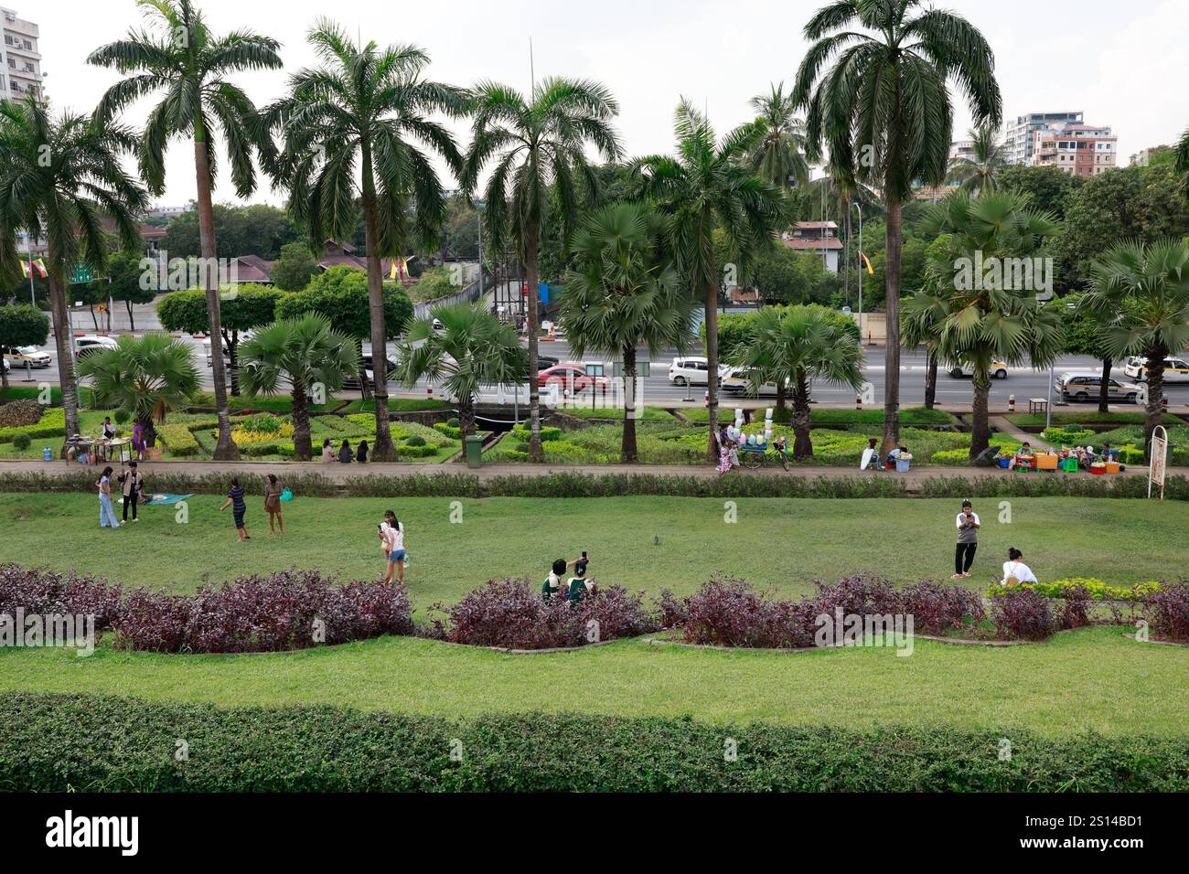 Yangon, Myanmar. 31st Dec, 2024. People visit the bank of Inya Lake in ...